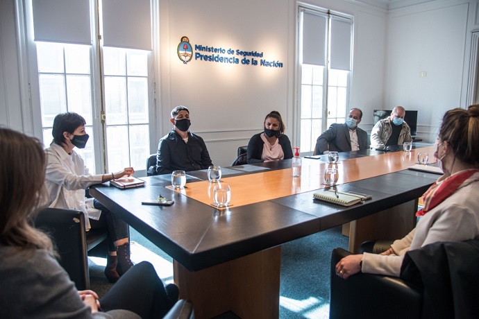 Mayra Mendoza y Sabina Frederic recibieron a los padres de Micaela ...