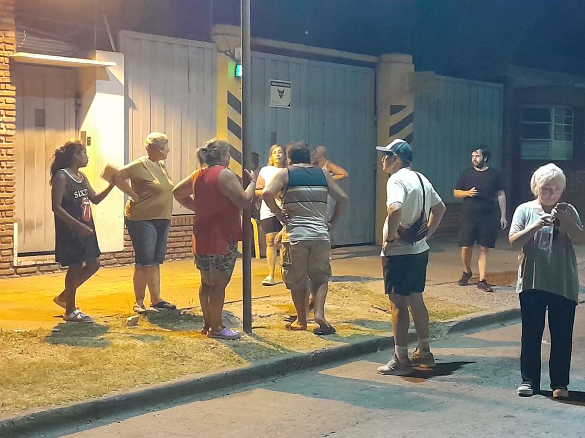 Quema de gomas frente a Edesur de Primera Junta: Vecinos reclaman por ...