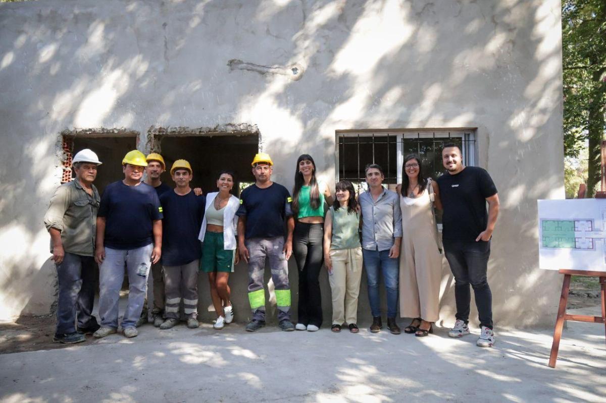 La intendenta supervisó la primera etapa de las obras de remodelación del hogar municipal Ave ...