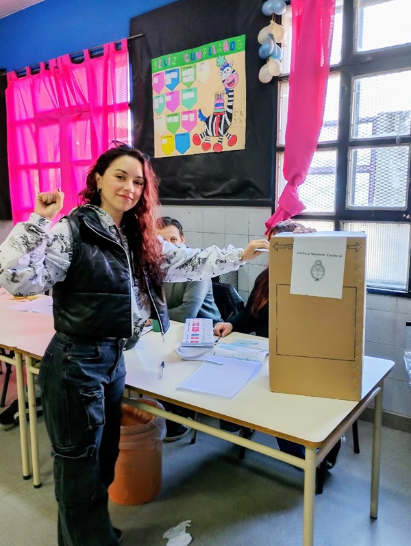 Carla Villani votó en la Escuela N° 37 | Hecho en Quilmes